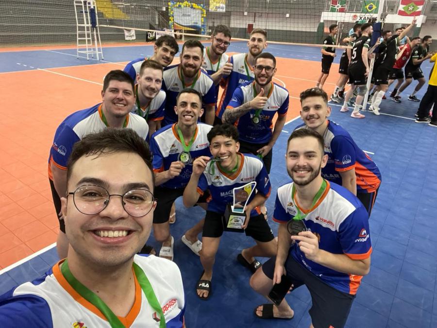 Equipe masculina do Vida Vôlei Maravilha conquista o terceiro lugar na ...